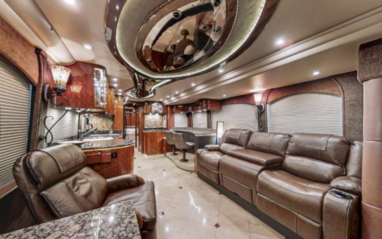 2012 Millennium H3-45 : Triple Slide - Prevost Hub