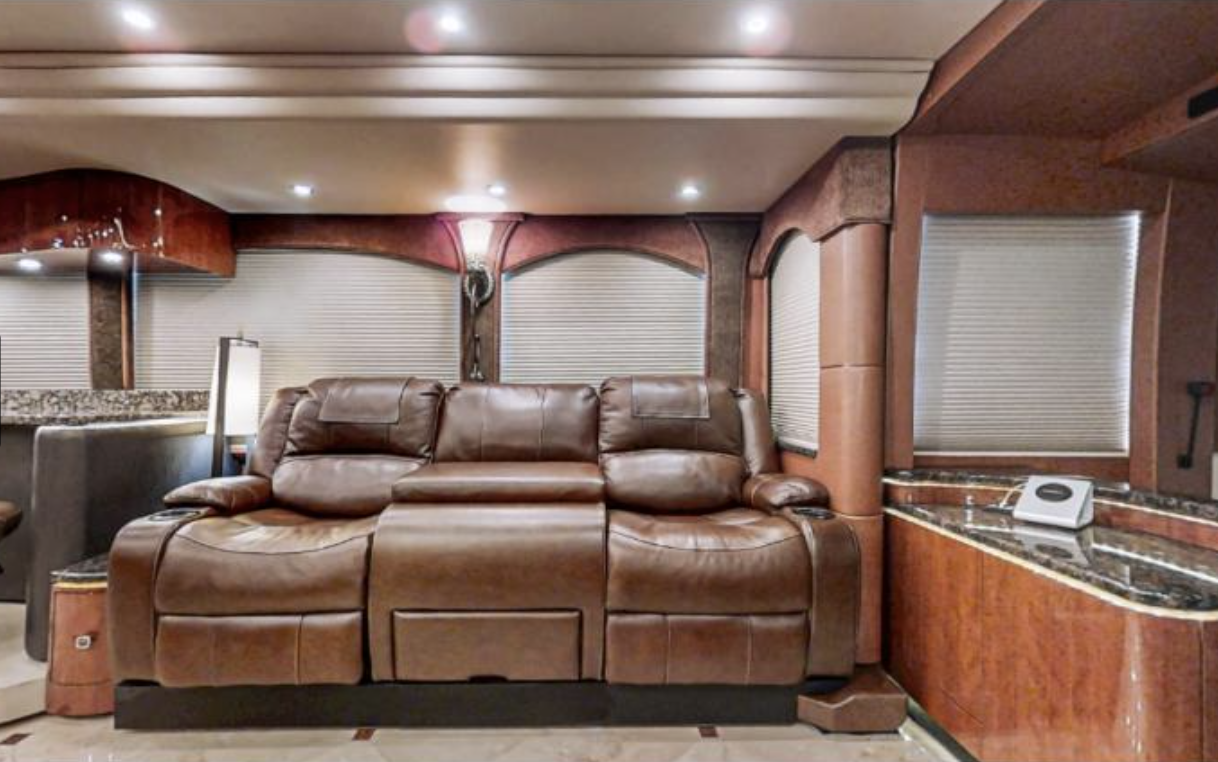 2012 Millennium H3-45 : Triple Slide - Prevost Hub
