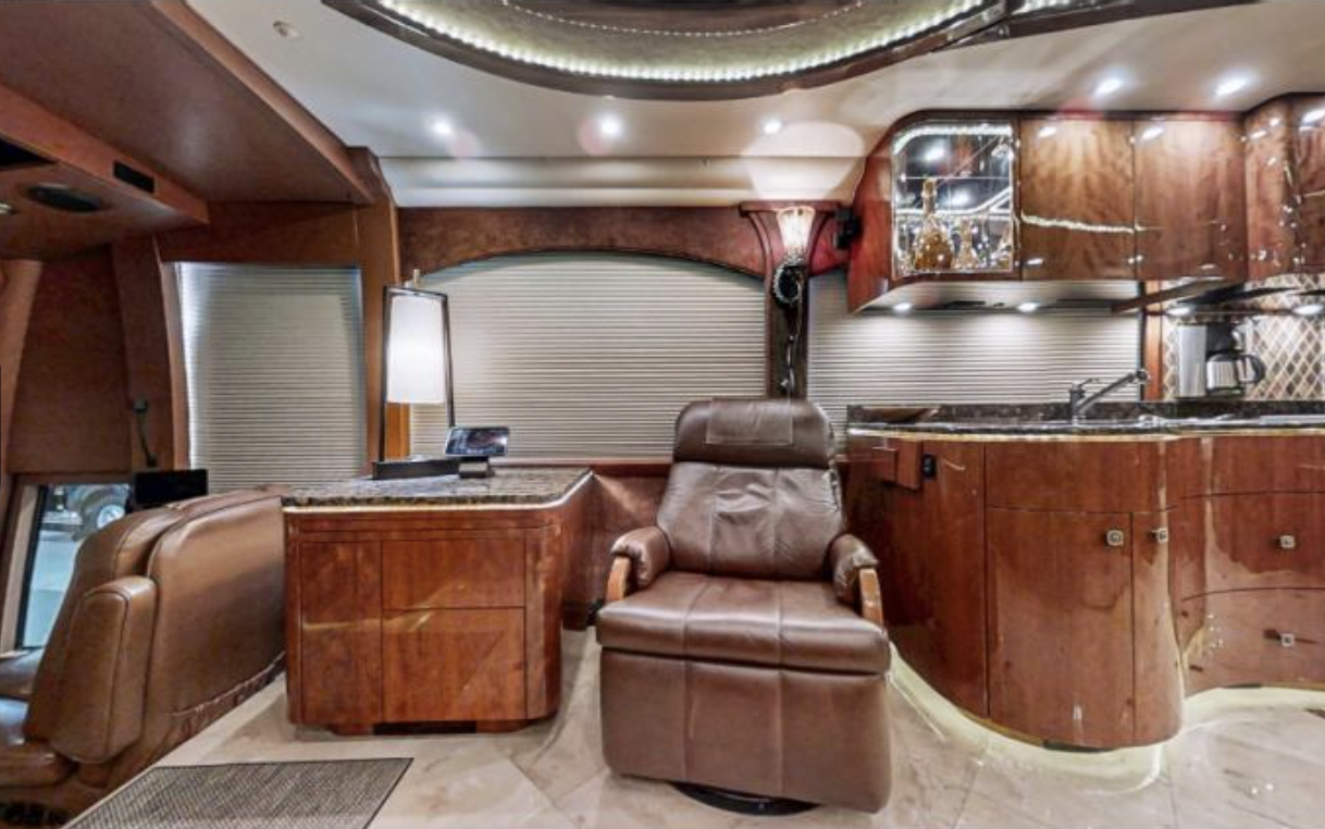 2012 Millennium H3-45 : Triple Slide - Prevost Hub